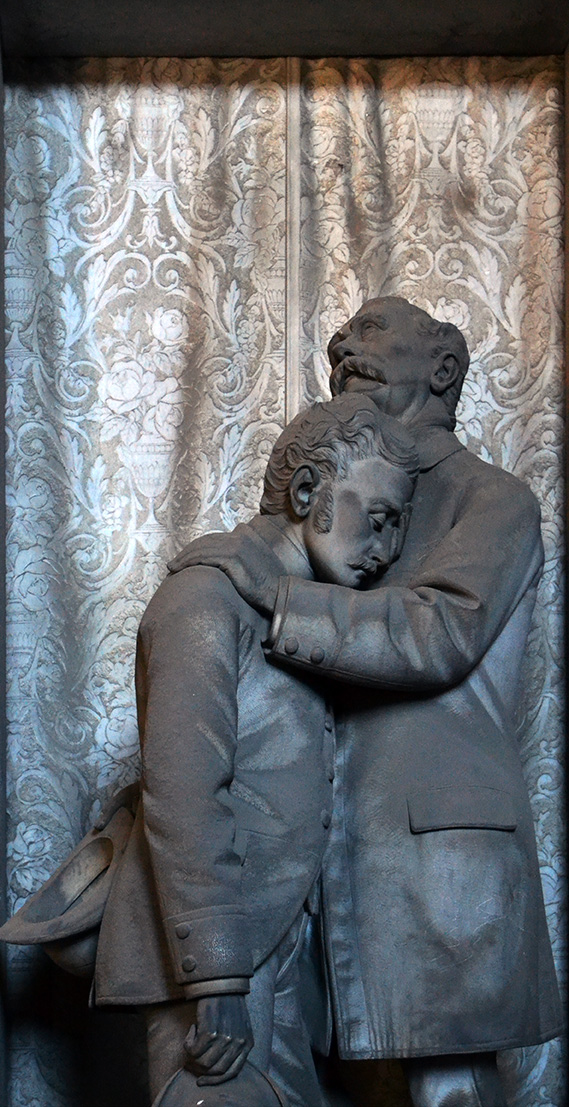 MARK RICHARDS FRBS Sculptor. Pietrasanta: Beauty, death and Berlusconi