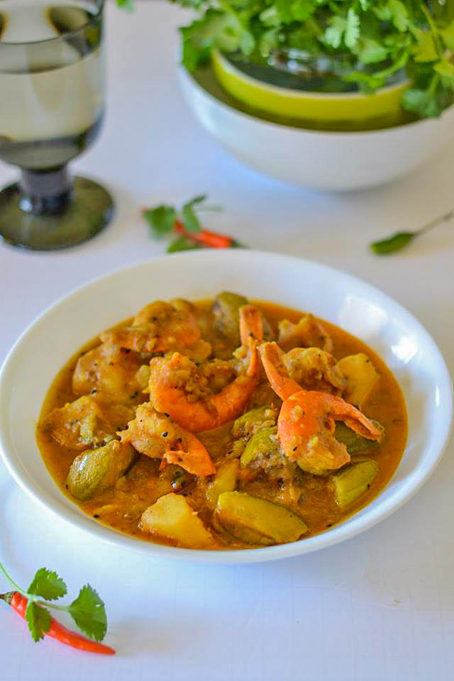 Mix and Stir: Patol Chingri ( Pointed gourd with Prawns)