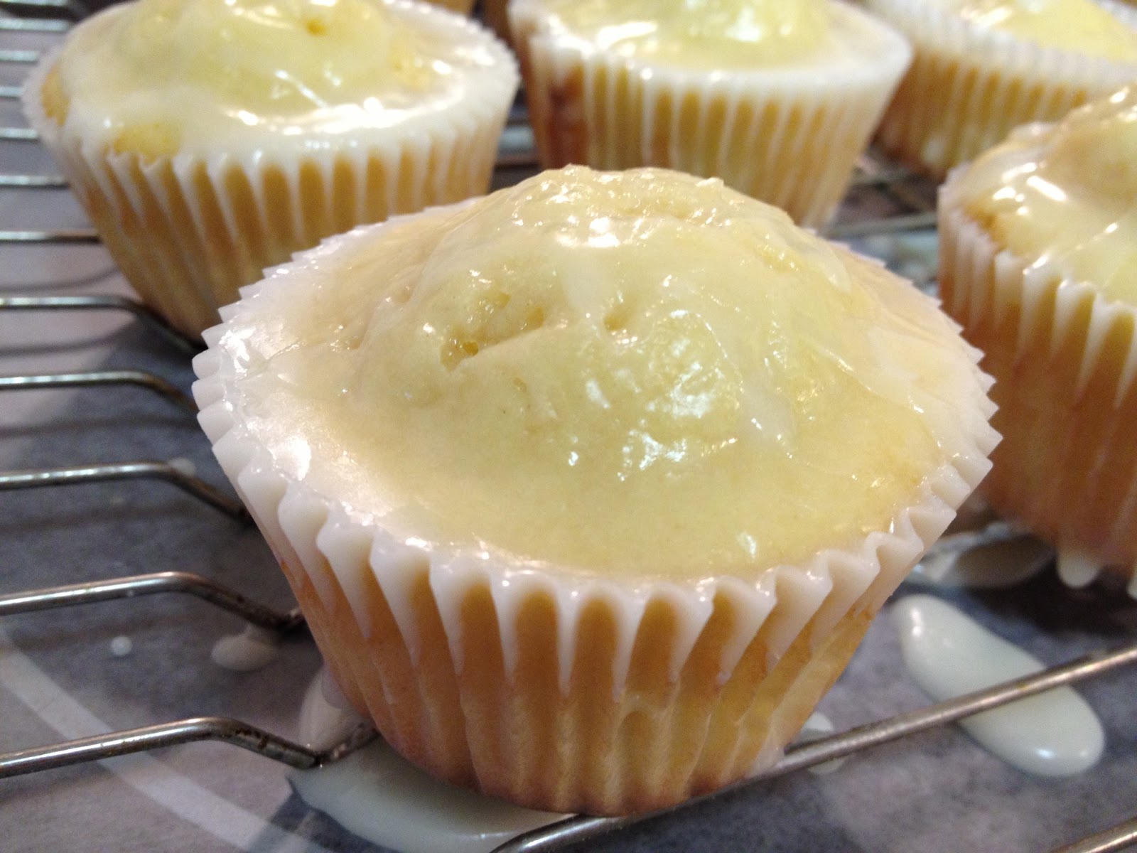 Tracy Cooks in Austin: Quick and easy vanilla cupcakes