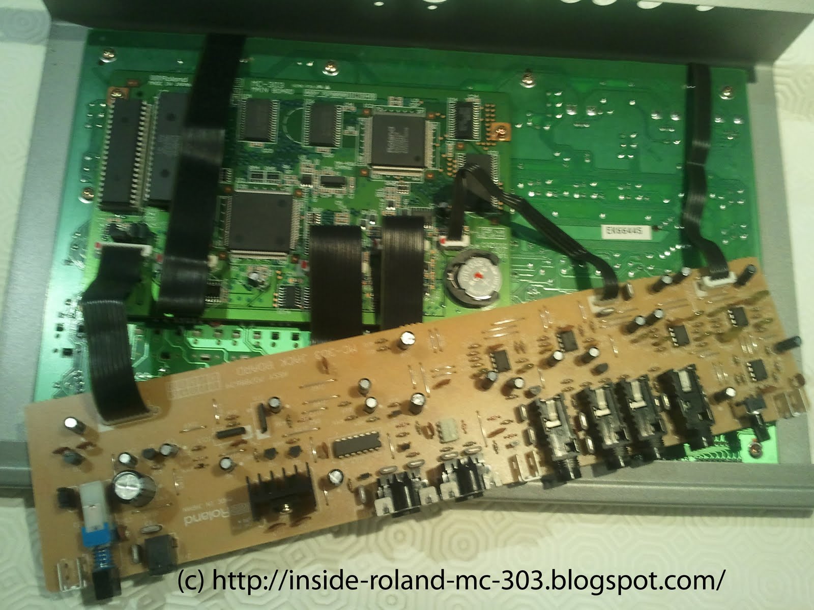 Inside Roland groovebox MC-303