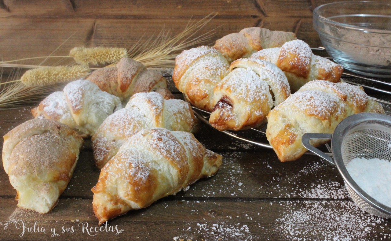 Mini croissants rellenos de kinder chocolate | Comparterecetas.com