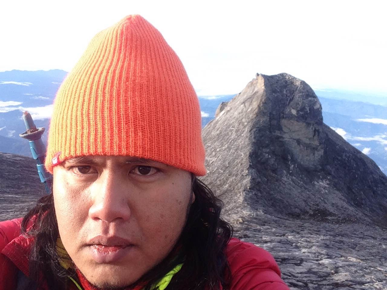 Aloy Paradoks Menulis