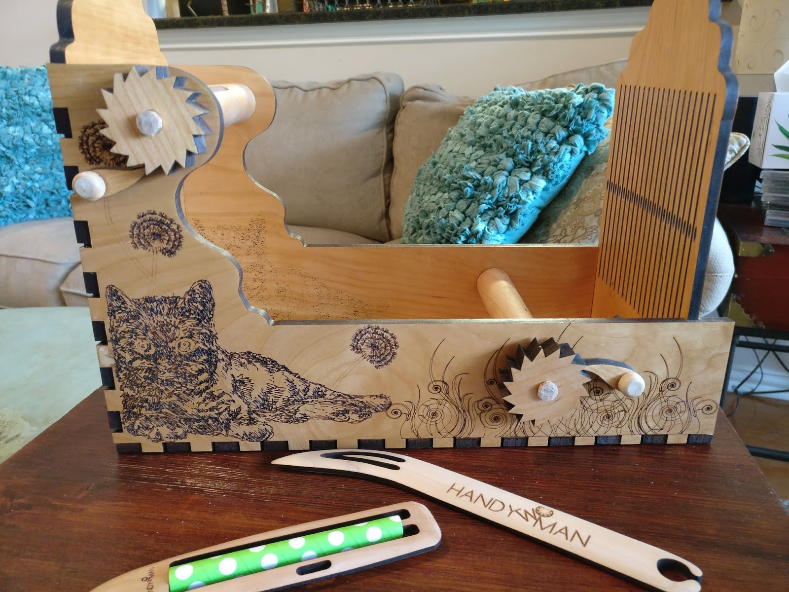 She's just a girl who creates...: Some box loom designs from Handywoman