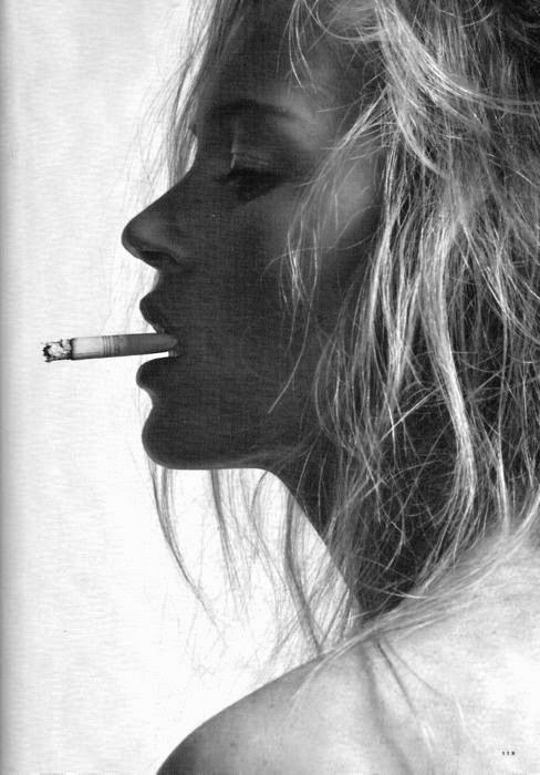 Morably — Kate Moss In Black And White 15 Photos