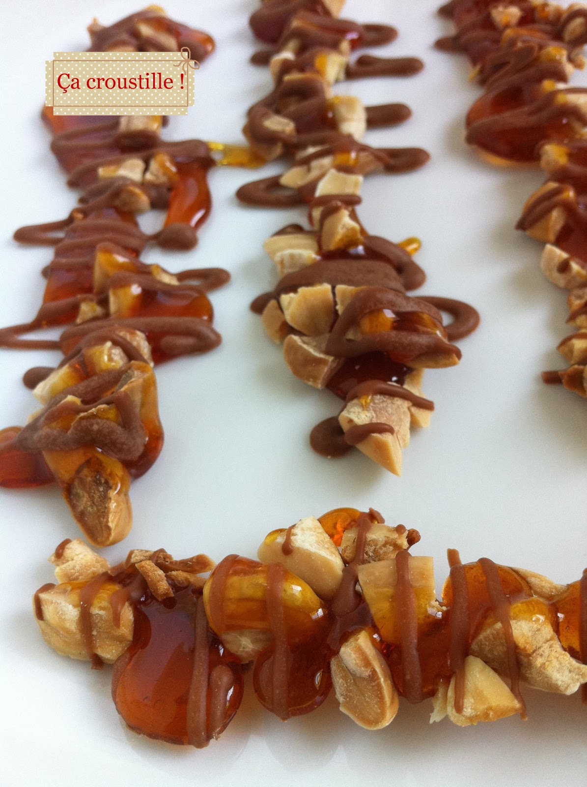 Ça croustille !: GOURMANDISES AUX AMANDES GRILLÉES , CARAMEL ET CHOCOLAT