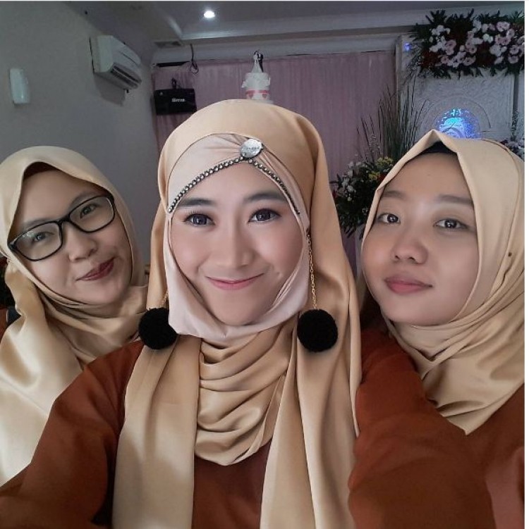 Foto Cantiknya Titis Bulan, Anak dari Komedian Diding Boneng | LIAT AJA