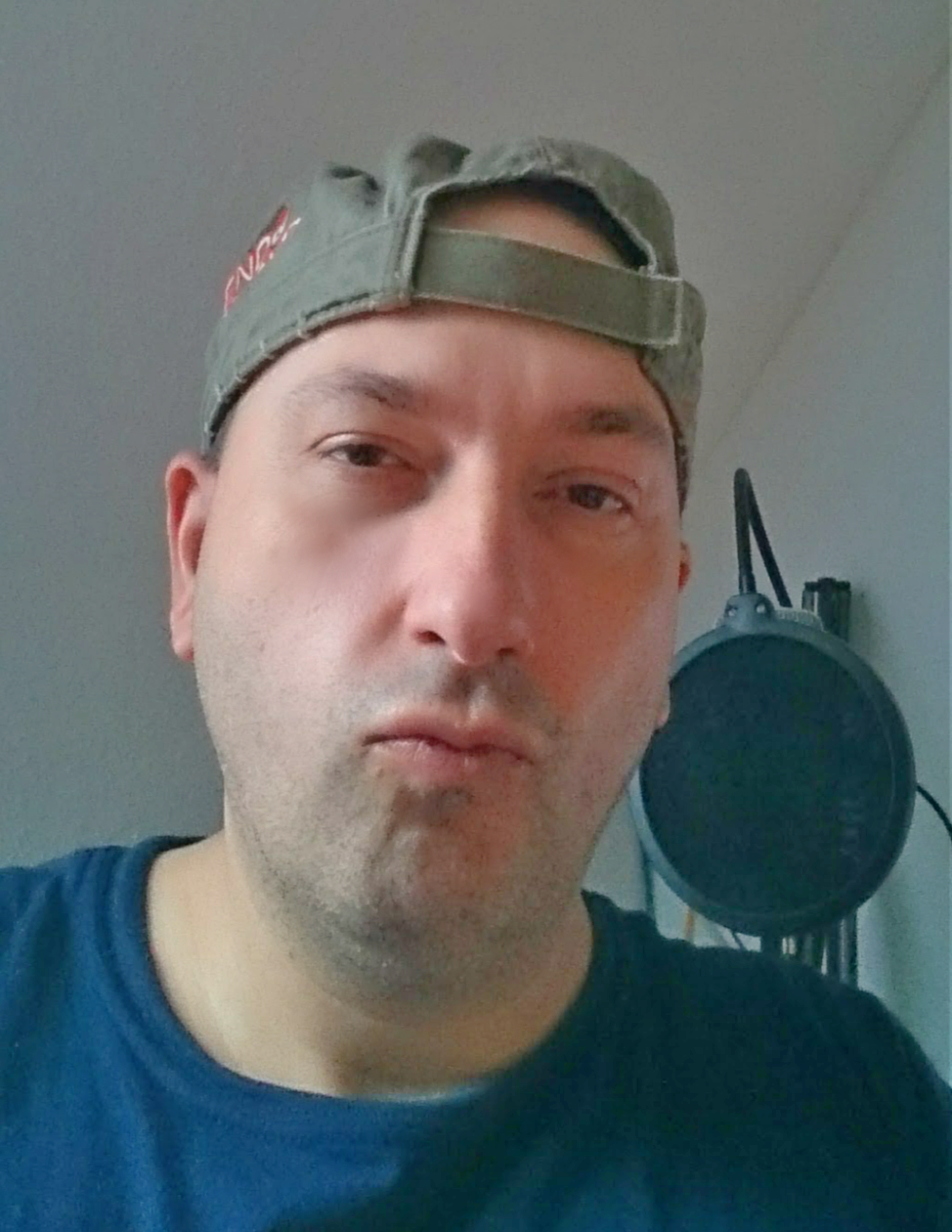 MicroRyo: A random selfie... bored waiting for the new tech stuff