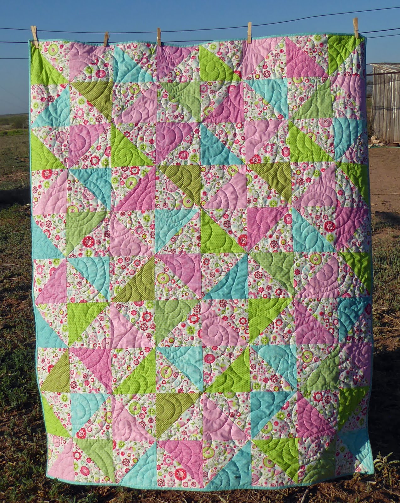 Lovin' Life At The End Of The Dirt Road: Quite Contrary Pinwheel Baby Quilt