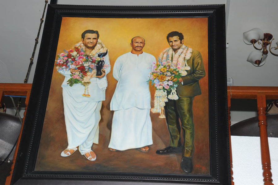 Tollywood Pays Homage to Tripuraneni Maharadhi