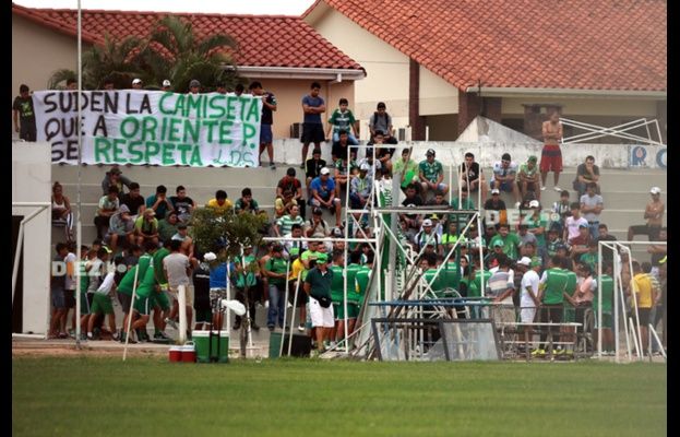 Hinchas de Oriente interrumpieron la práctica | Club Oriente Petrolero