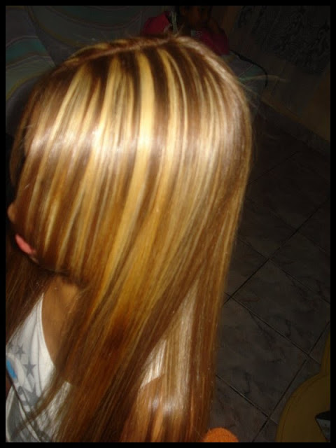 Lúcia Cabeleireira: Mechas marcadas no papel