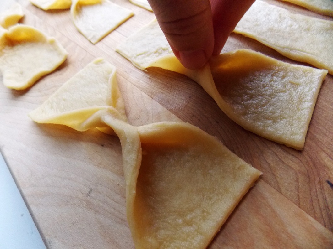 Mystery Lovers' Kitchen: How to make crunchy sweet ITALIAN BOW TIE ...