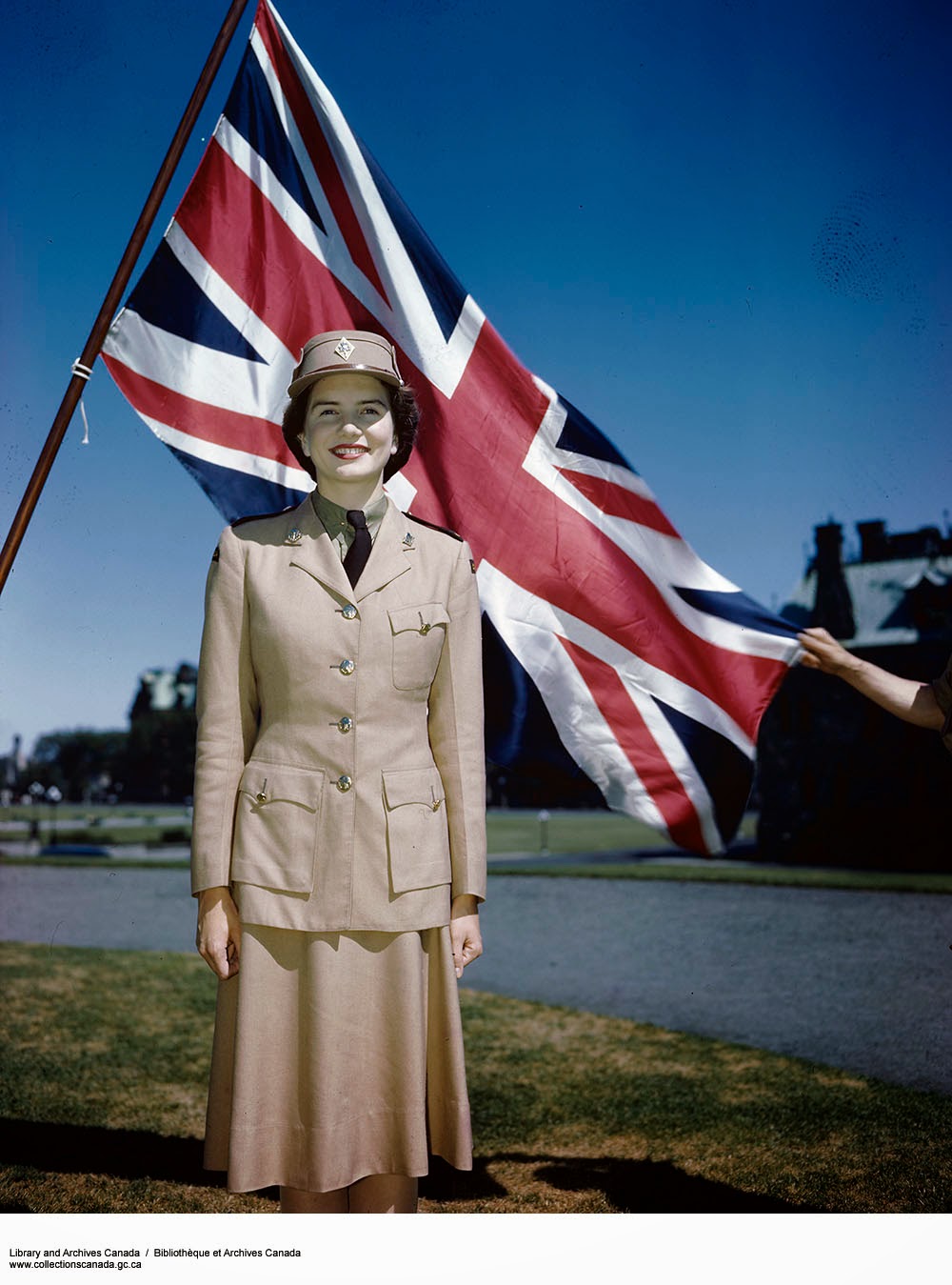 Beautiful Color Pictures of Canadian Women's Army Corps During World ...