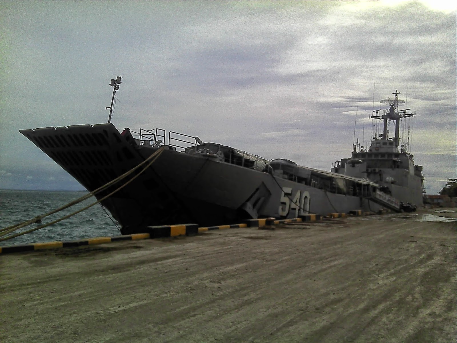 KRI TELUK LAMPUNG 540 | UNOFFICIAL BLOG - PORT OF SORONG