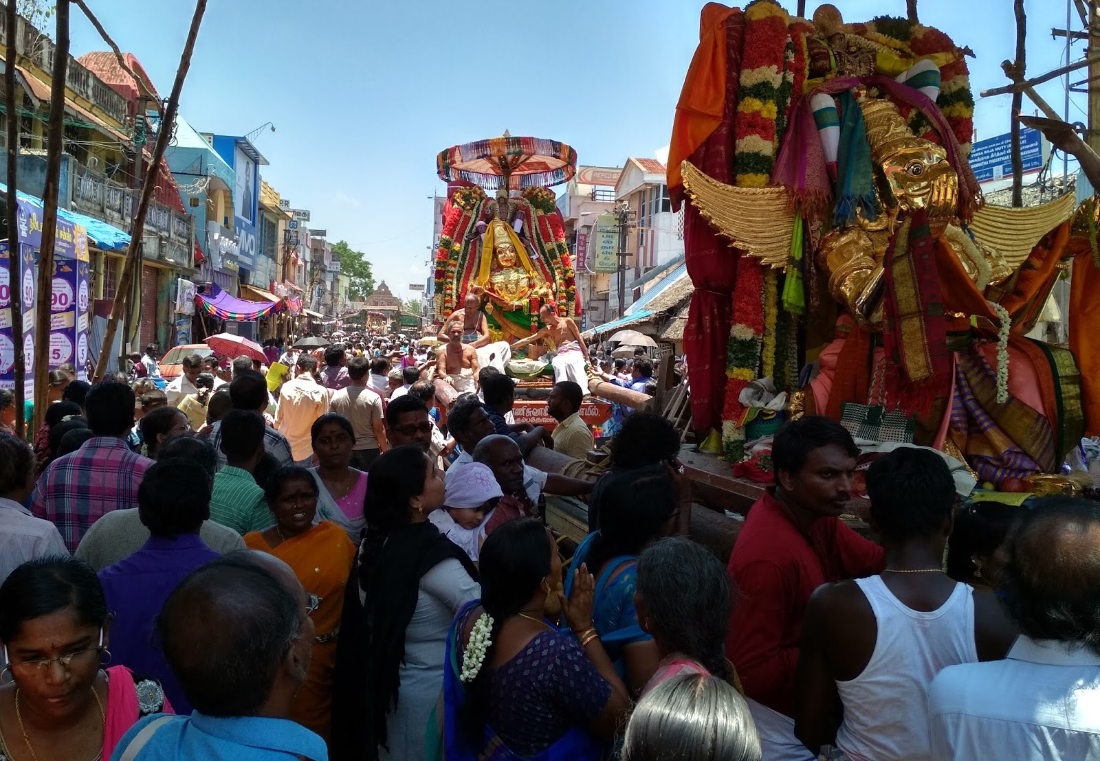Temple, Travel and Sport: Thiru Kudanthai Akshaya Tritiyai 12 Garuda Sevai