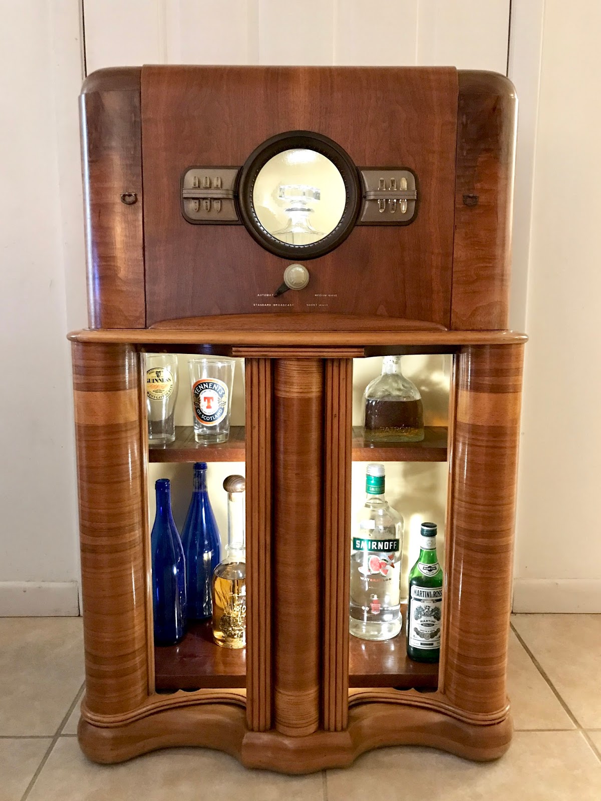 Vintage Console Radio-Bar. Radio Mini-Bar. Repurposed Console Radio 1940's