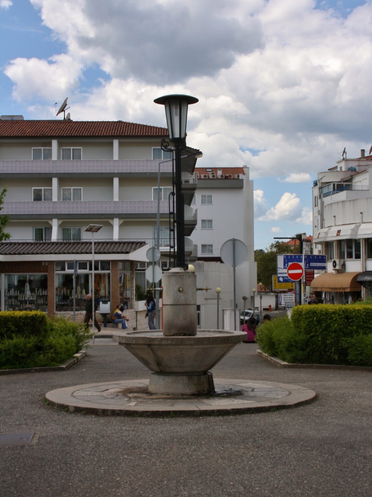 Viajar e descobrir: Portugal - Fátima - Fontanário da praceta de S. José