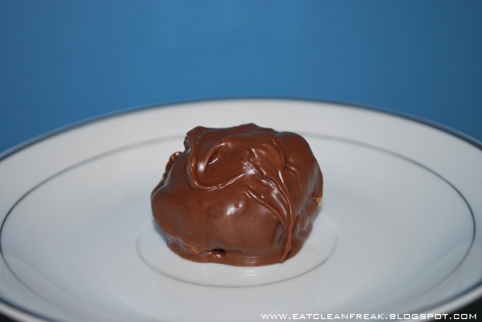 CLEAN FREAK: Peanut Butter {Chocolate} Balls CLEAN FREAK: Peanut Butter {Chocolate} Balls