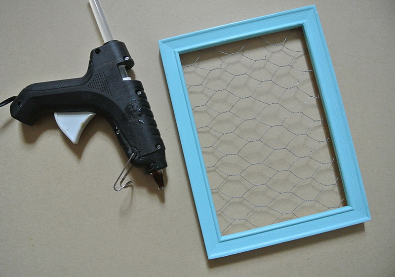 Do More With Less: Tutorial Thursday: DIY chicken wire frame