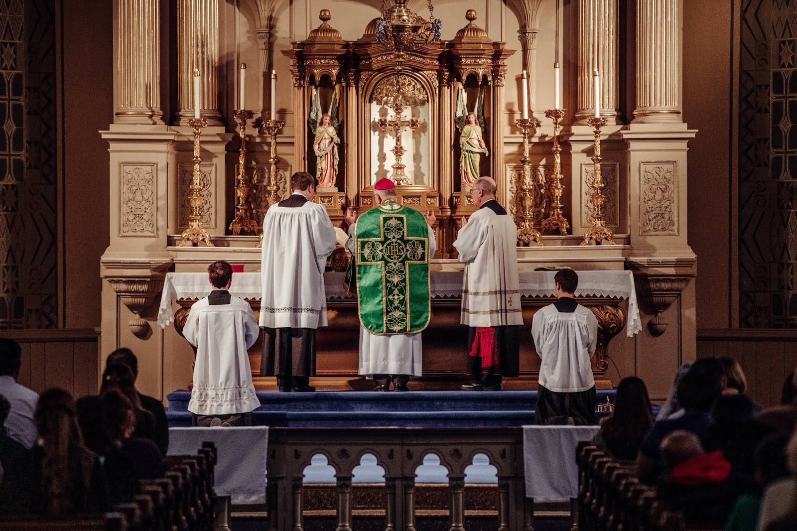 New Liturgical Movement: Pontifical Low Mass and Confirmations in Detroit