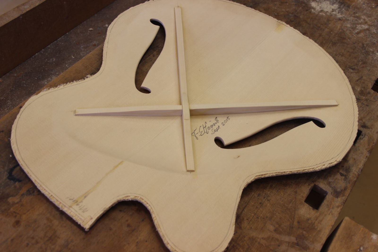 PREPARED GUITAR: X bracing versus parallel by Frans Elferink