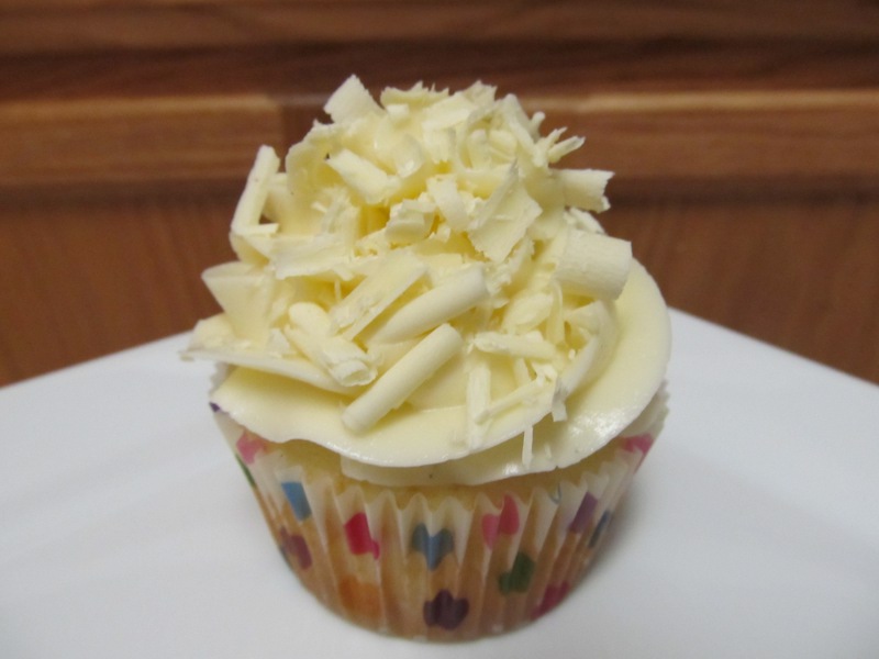 Cupcakeables!: Vanilla White Chocolate Overload Cupcakes