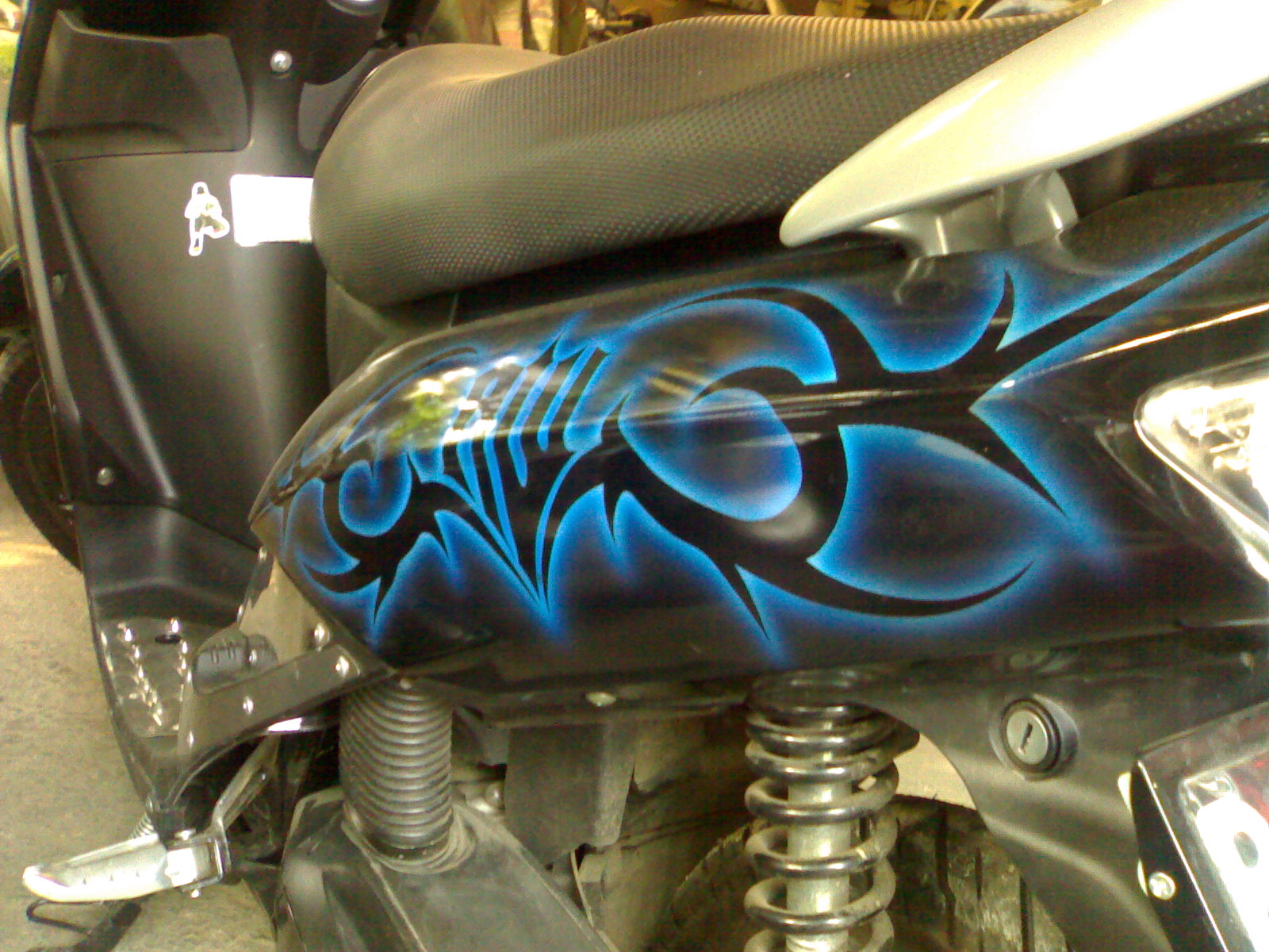 Glowing Airbrush Art Pada Motor Mio - Airbrush-Ink