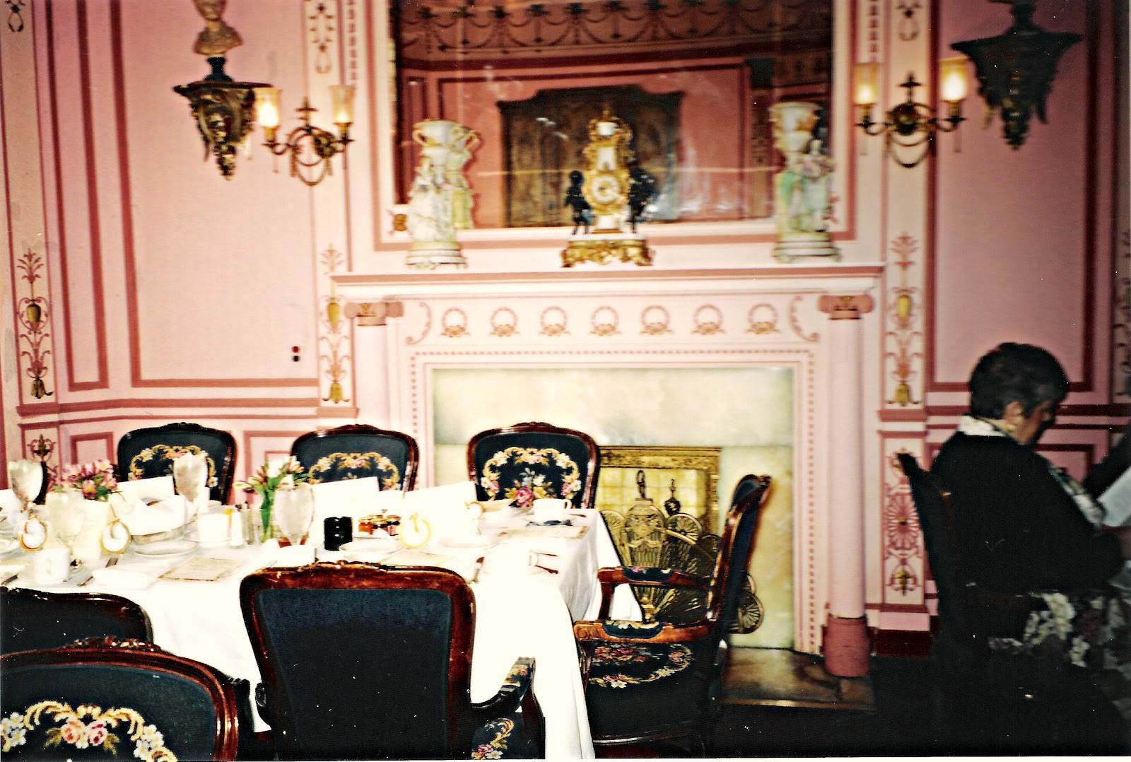 Relevant Tea Leaf: The Whitney - "A Restaurant in a Palace"