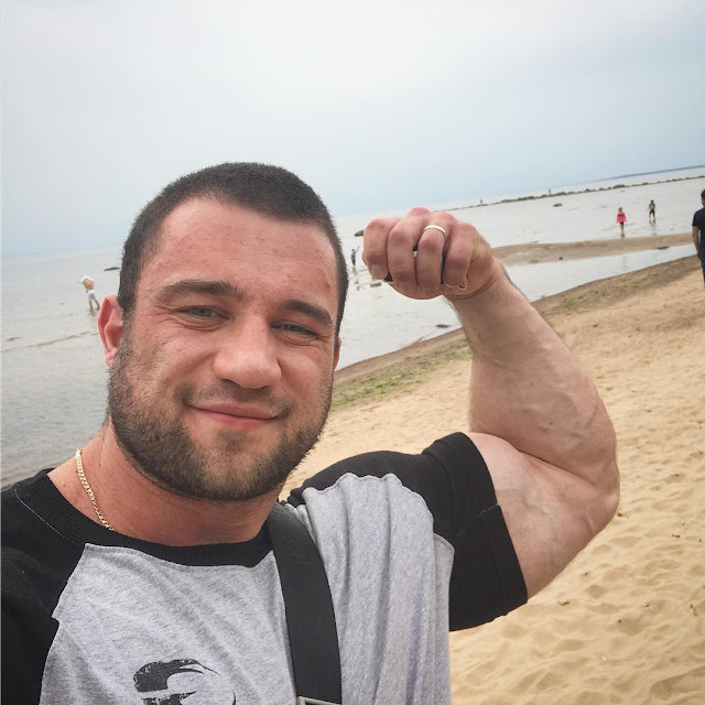 Muscle Lover: Russian Super-Heavyweight bodybuilder Alexey Kuznetsov
