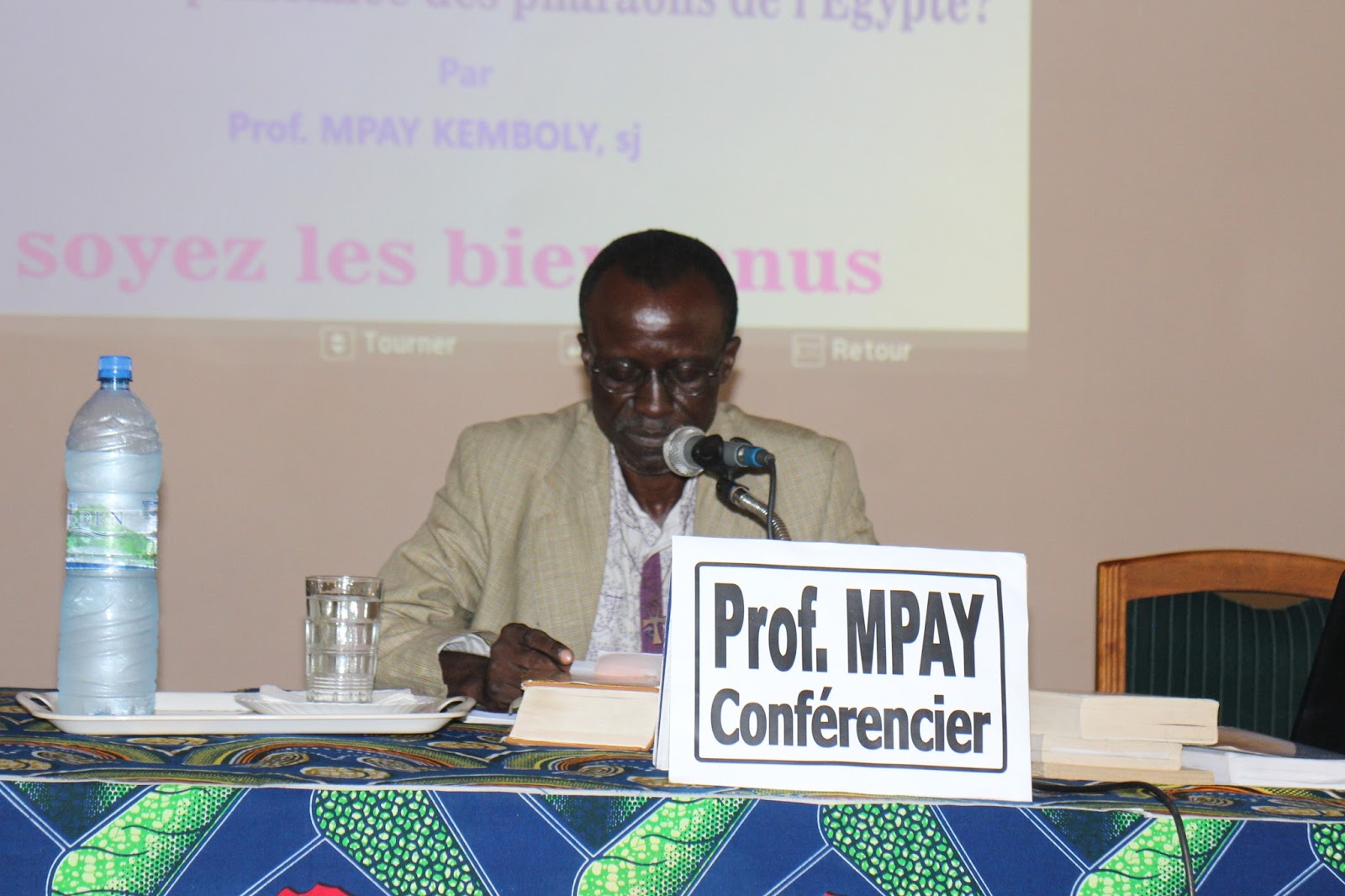 A la session de la Chaire Cardinal Malula, le jésuite Mpay Kemboli ...