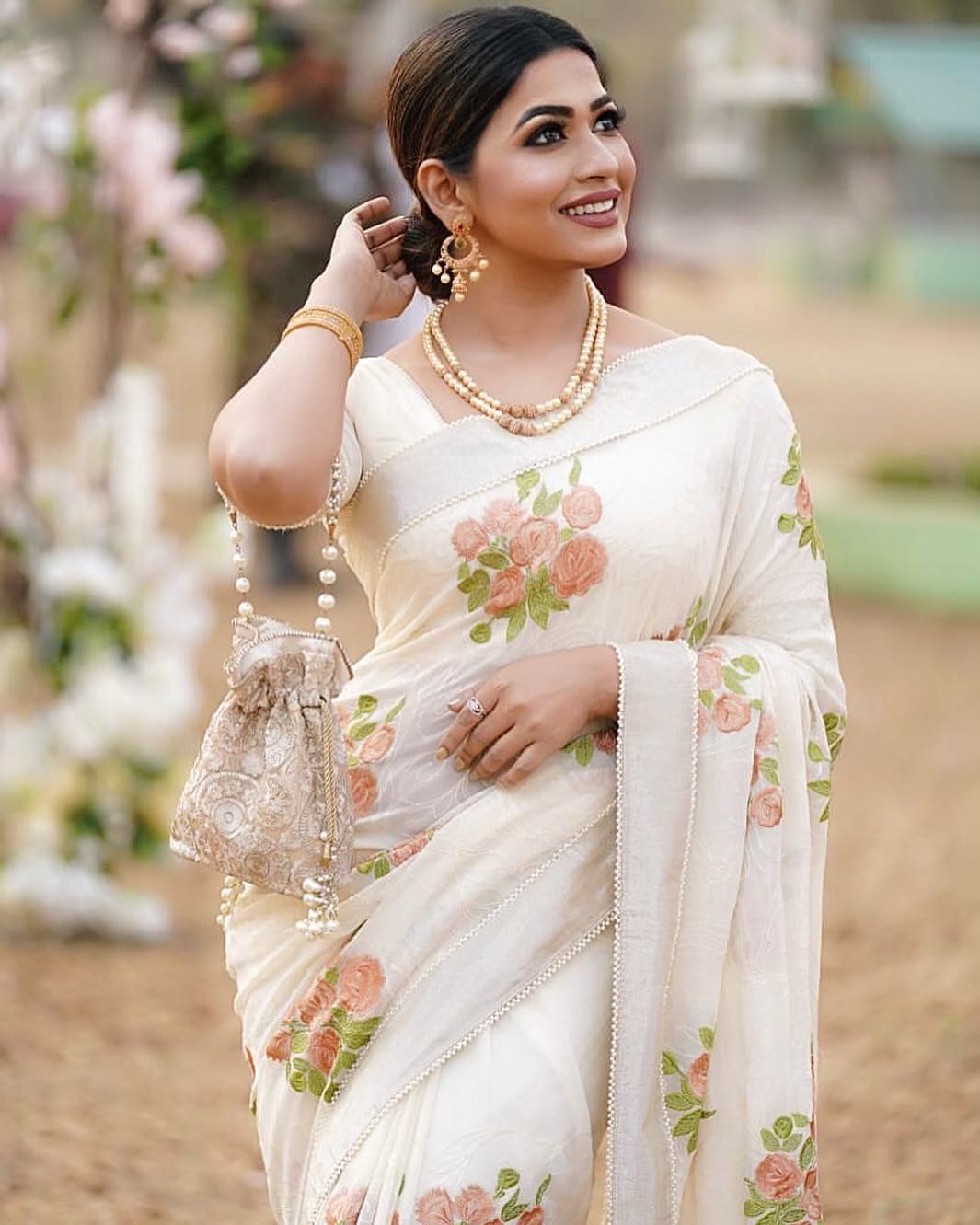 Bangladeshi Actress Azmeri Haque Badhon | Bangladeshi Model Azmeri ...