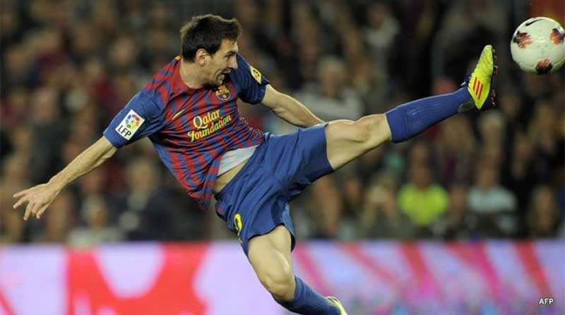 best moment picture of lionel messi photos were kicking a ball