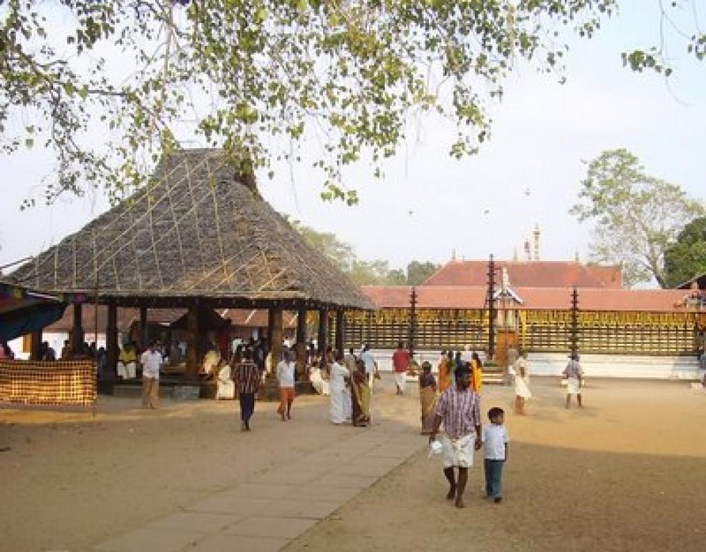 OLD PHOTO OF GURUVAYOOR TEMPLE.