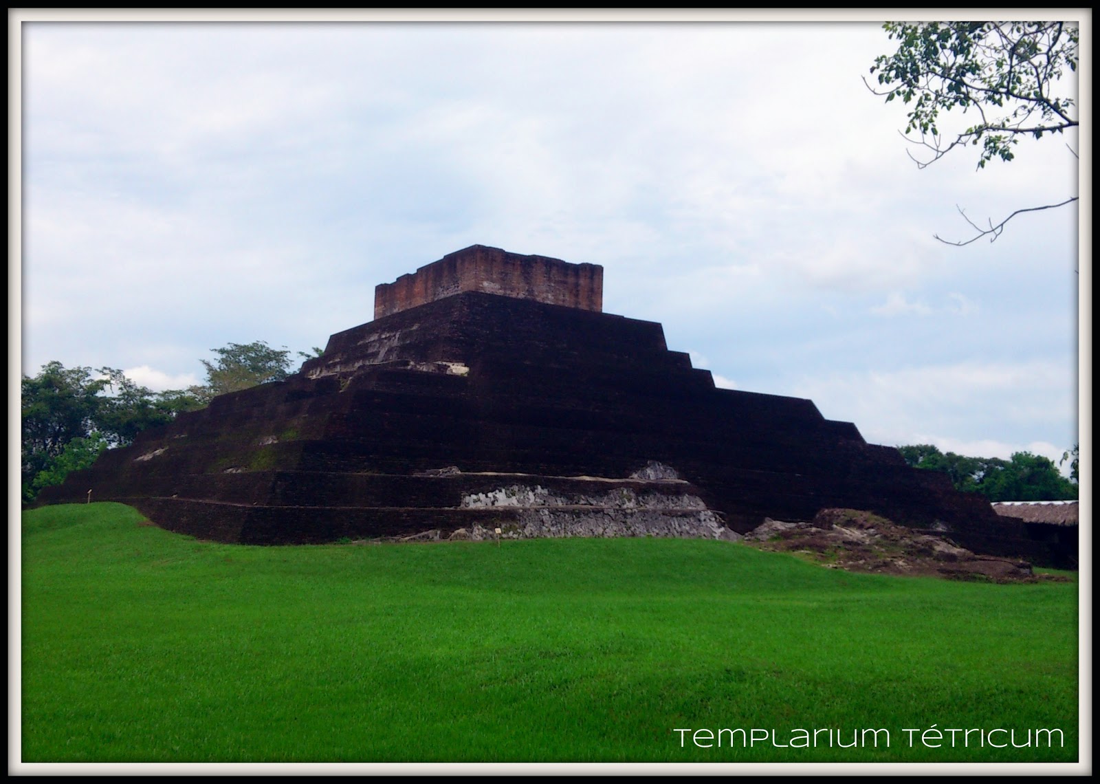 Atrikum: Comalcalco zona arqueológica