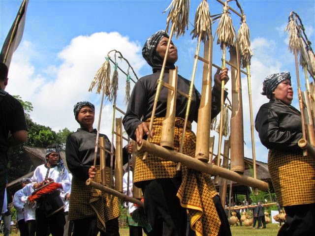 Guru Pembelajar Online Kemdikbud: Sejarah Angklung dan Jenis Kesenian ...