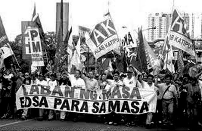 THE ROLE OF ICT IN EDSA (PEOPLE POWER REVOLUTION)