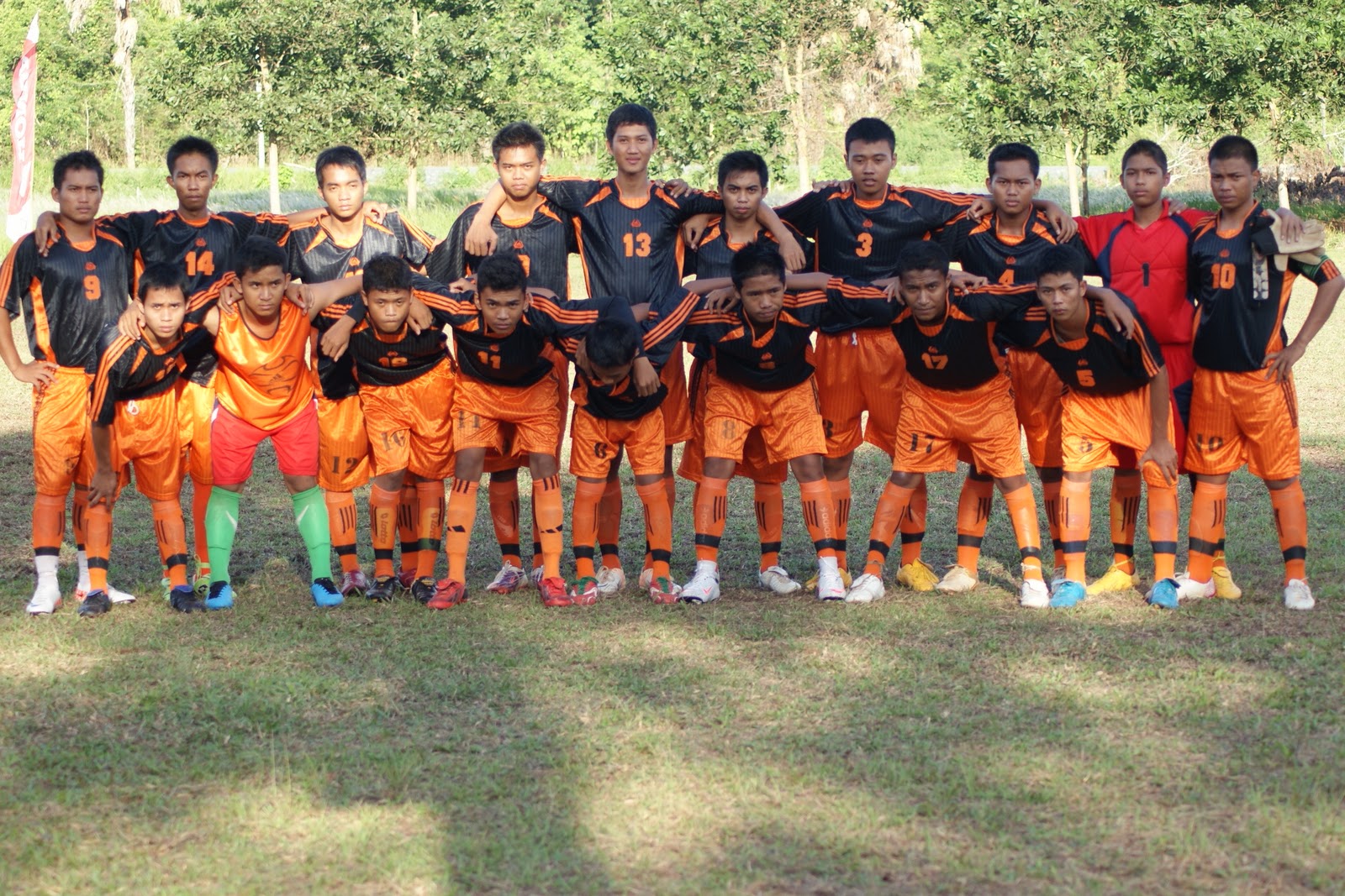 KONI TANAH BUMBU: KEJUARAAN SEPAKBOLA ANTAR PELAJAR TINGKAT SMU / SMK ...