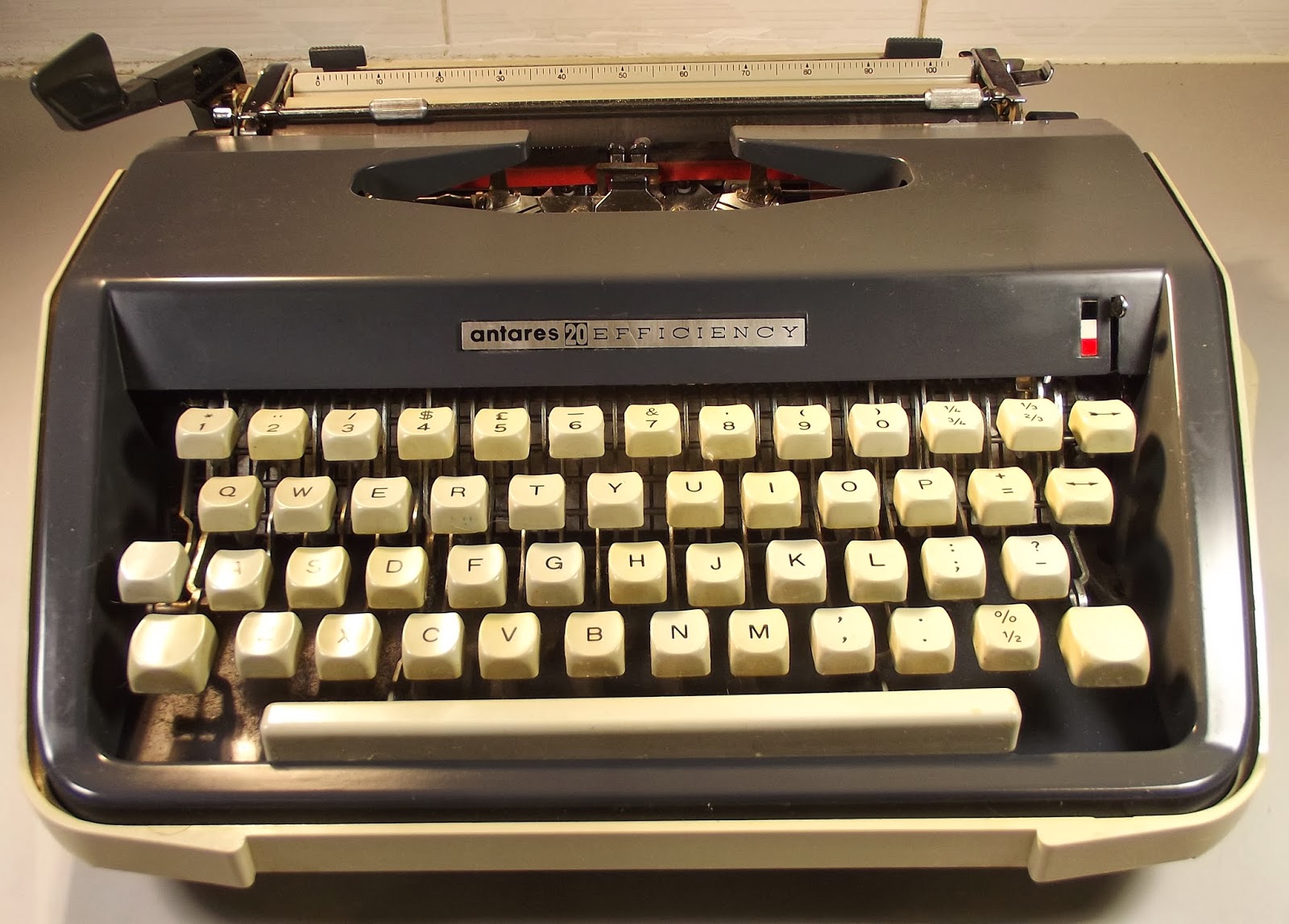 oz.Typewriter: Efficiency Itself: The Antares Portable Typewriter That ...