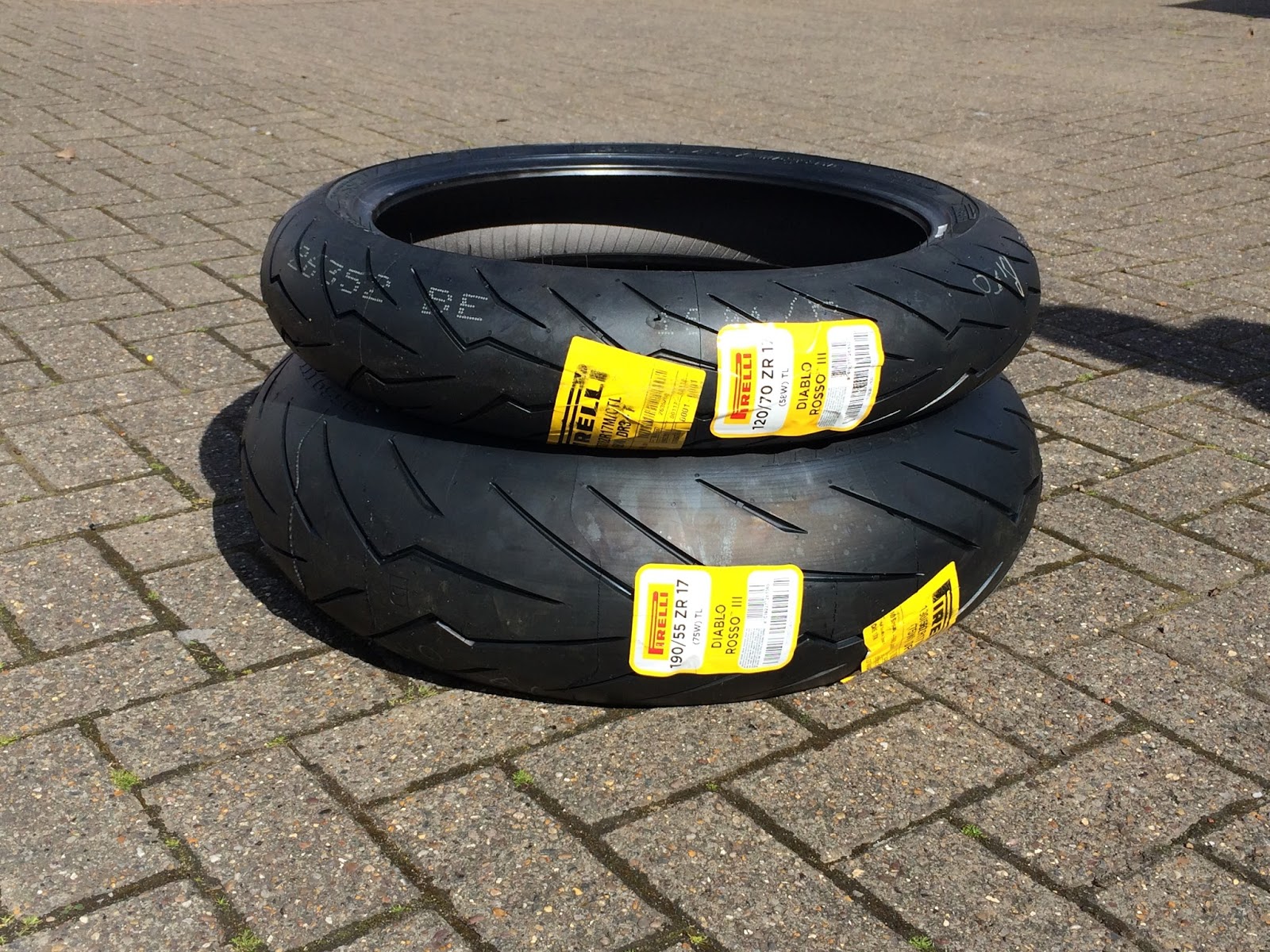 BirotarUK Pirelli Diablo Rosso III Tyre Review birotaruk-pirelli-diablo-rosso-iii-tyre-review