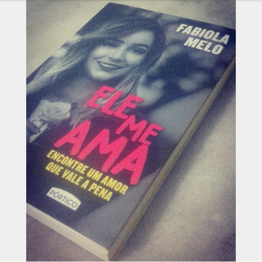 #28 [Resenha] Ele Me Ama - Fabíola Melo ~ Uma Quase Jornalista