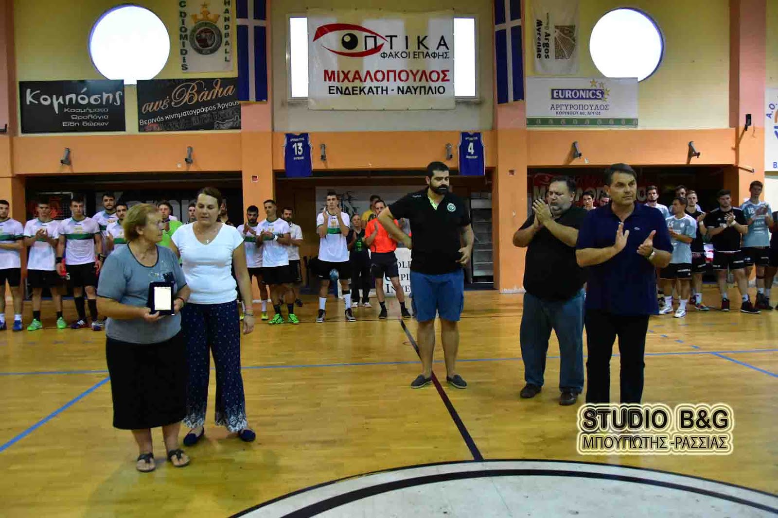 Φωτογραφία: ΣΥΓΚΙΝΗΣΗ ΣΤΗΝ ΑΠΟΝΟΜΗ ΤΙΜΗΤΙΚΗΣ ΠΛΑΚΕΤΑΣ ΣΤΟ ΤΟΥΡΝΟΥΑ ...