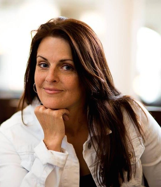 Donna Marie Beard – Idol Features