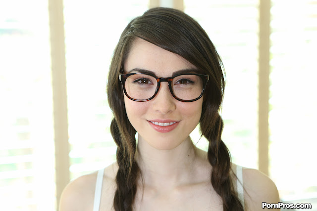 Kumpulan Foto Seksi dan Hot Emily Grey ~ Cahaya Bokep