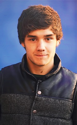 One Direction Girls ♥: Liam en Mercedes Benz World.