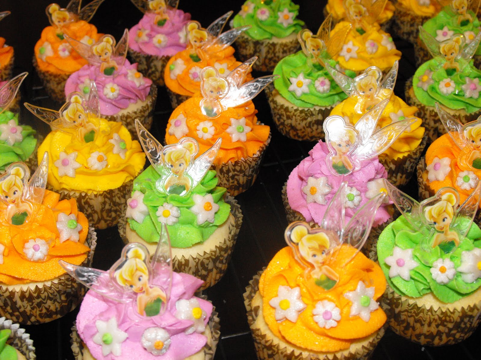 AJ's Cupcakes: Celebrate good times, come on!