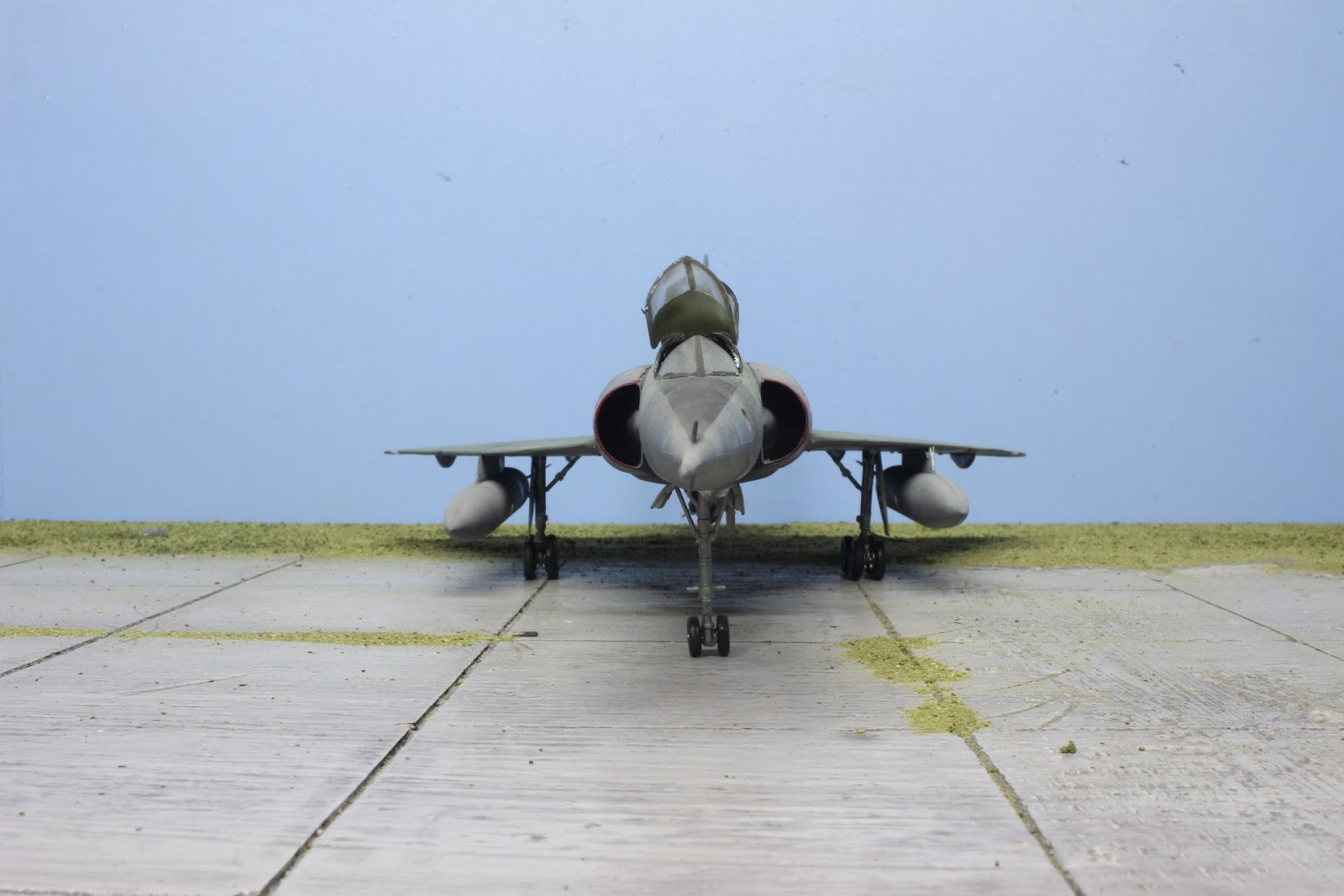 Maquette du Mirage IV P d’Heller au 1/48. | Rony La Maquette