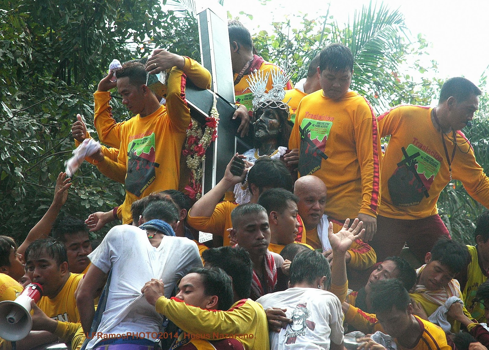 Naquem.: Amid the multitude of devotees during the fiesta of the ...