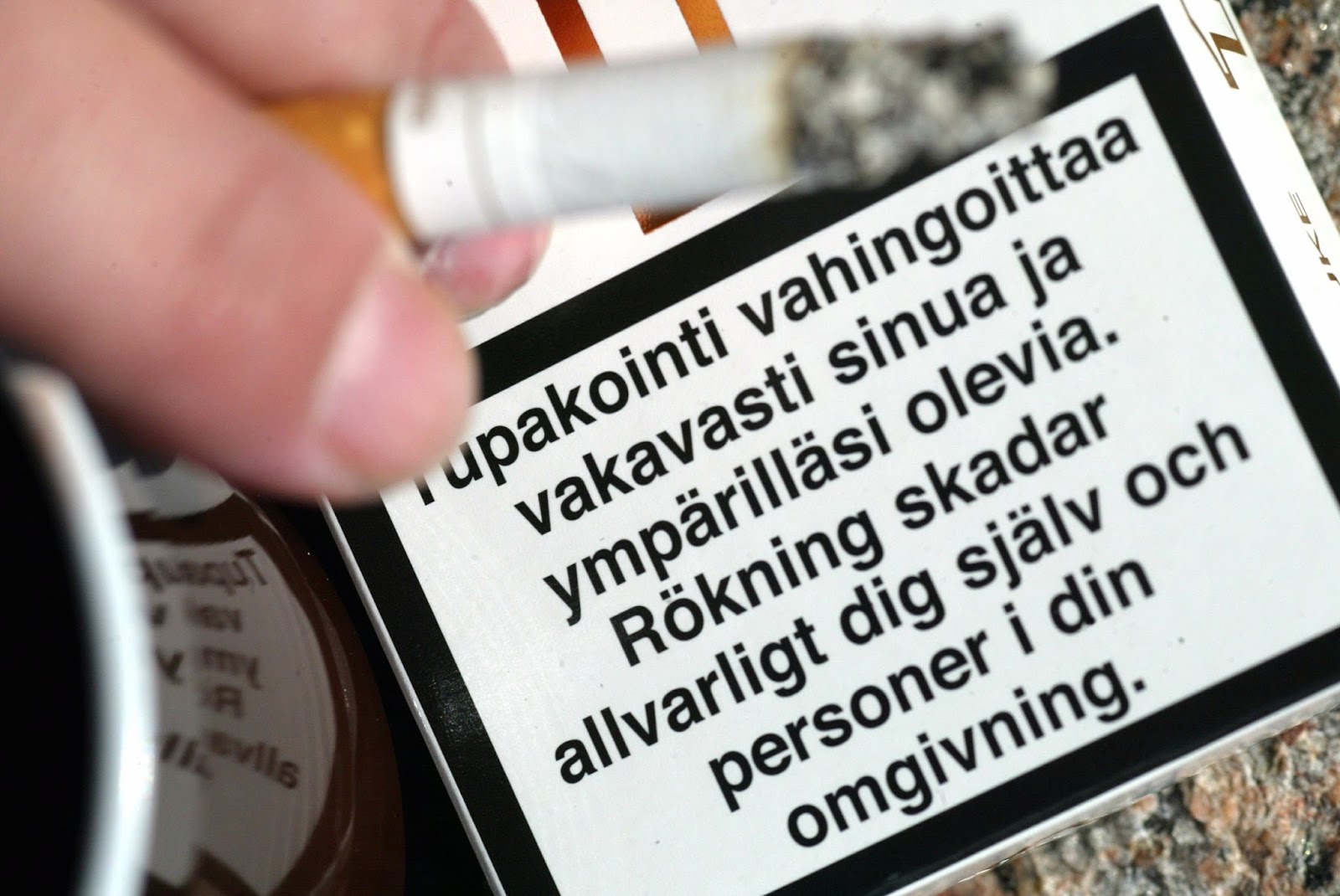 World is a weired place to live: Dildon muotoinen tupakka