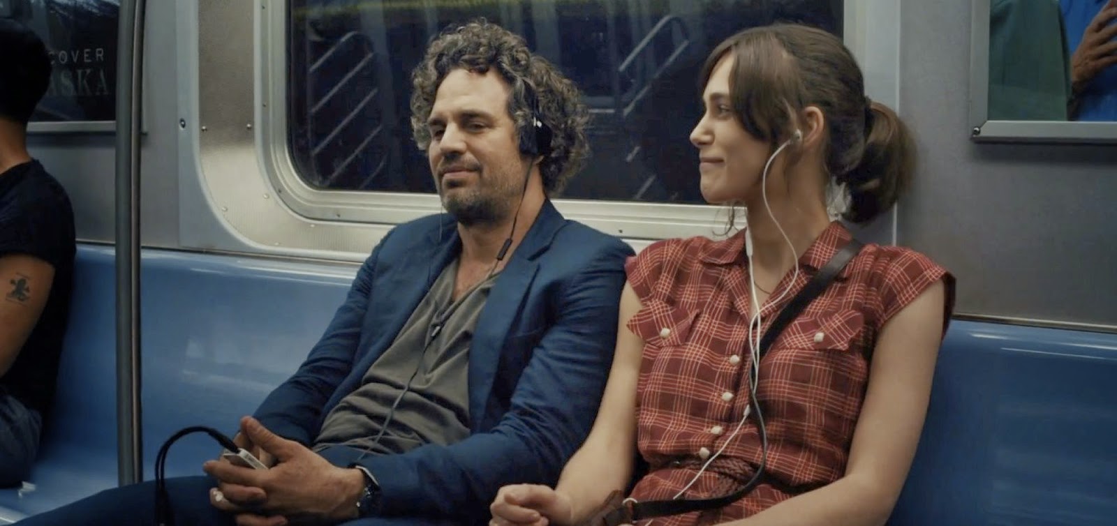 Keira Knightley e Mark Ruffalo no trailer da comédia Begin Again ...