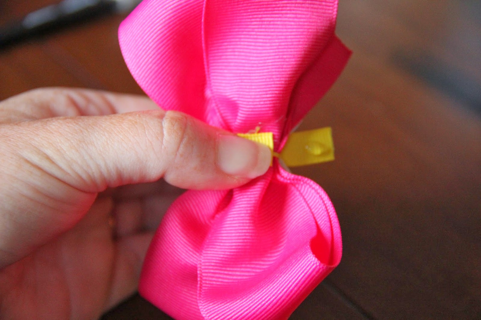 A Little Bolt of Life: DIY Boutique Bows